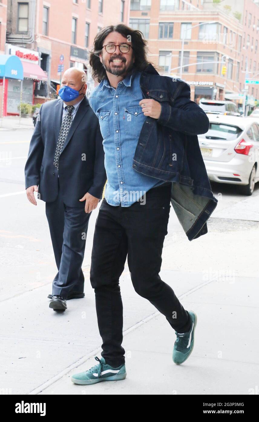 New York - NY - 20210525-Dave Grohl has a Quick Smoke Before Going on ...