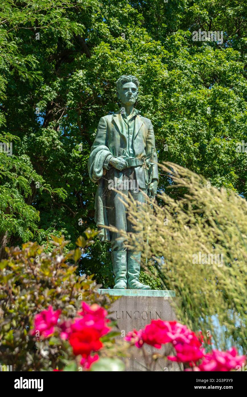 Dixon, Illinois - United States - June 15th, 2021: The Lincoln Monument ...