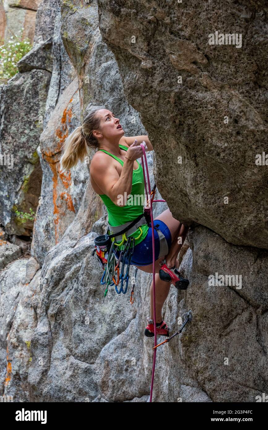 Woman rock climb hi-res stock photography and images - Alamy