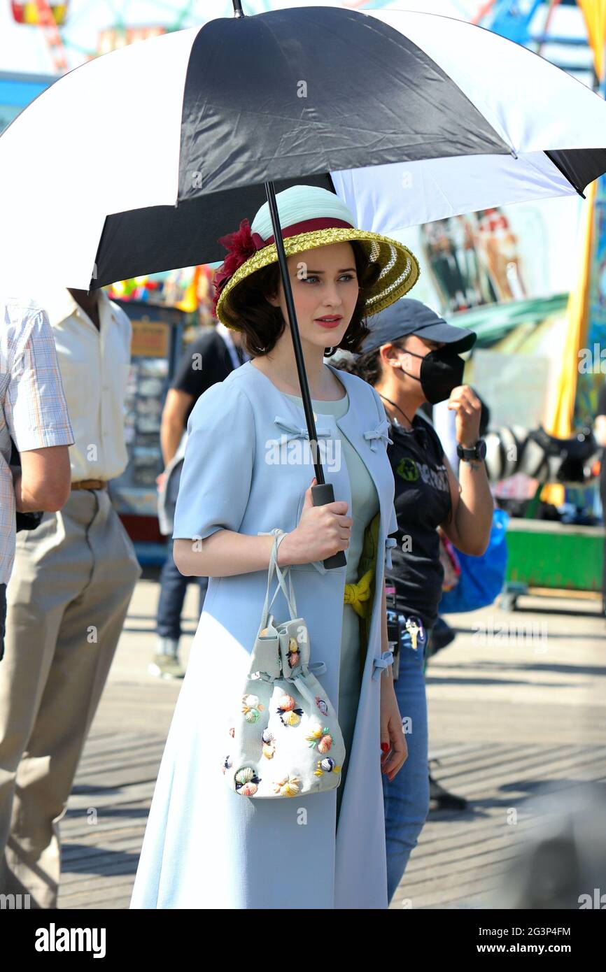 New York - NY - 20210510 Rachel Brosnahan and Michael Zegen film scenes ...