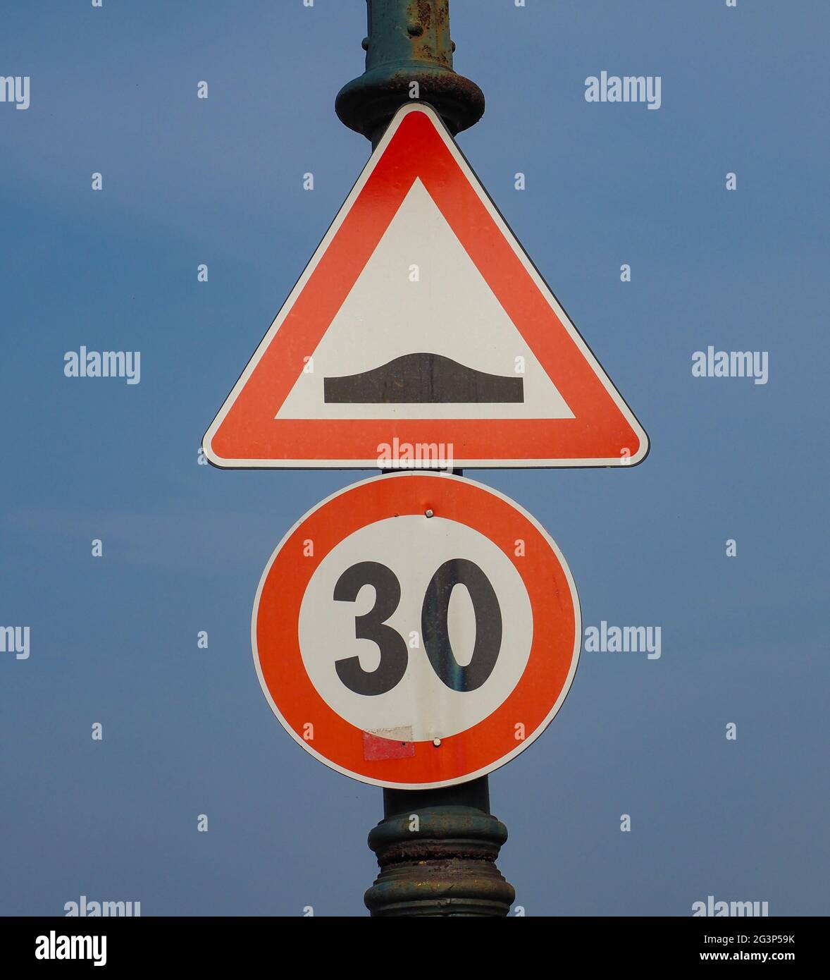 Speed bump hump sign Stock Photo - Alamy
