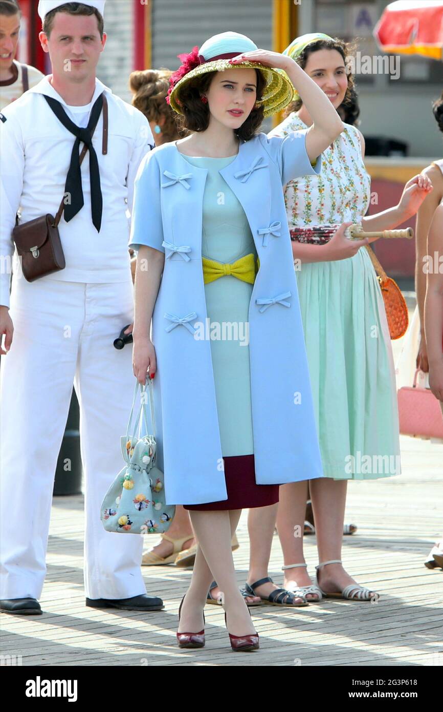 New York - NY - 20210510 Rachel Brosnahan and Michael Zegen film scenes ...