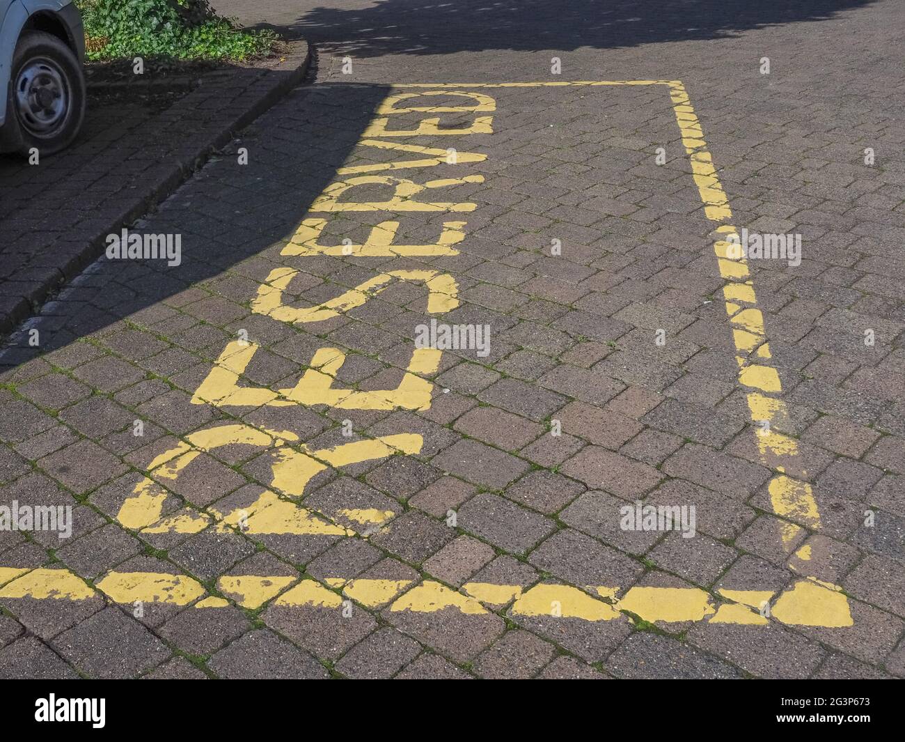 Reserved parking sign Stock Photo - Alamy