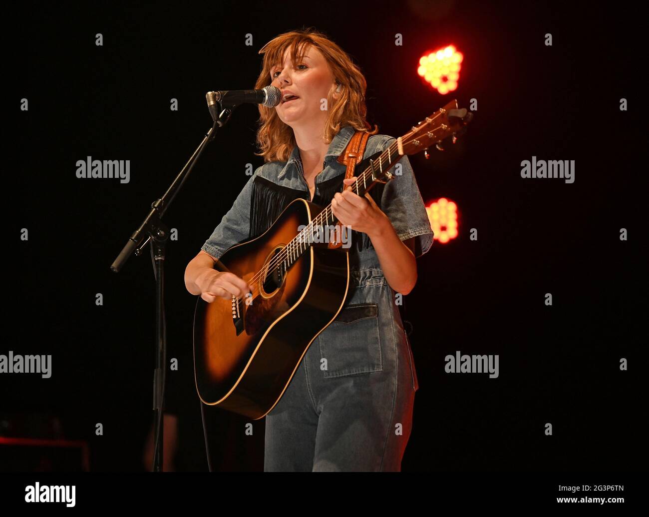 Miami - FL - 20210520 Molly Tuttle performs at the Old School Square ...