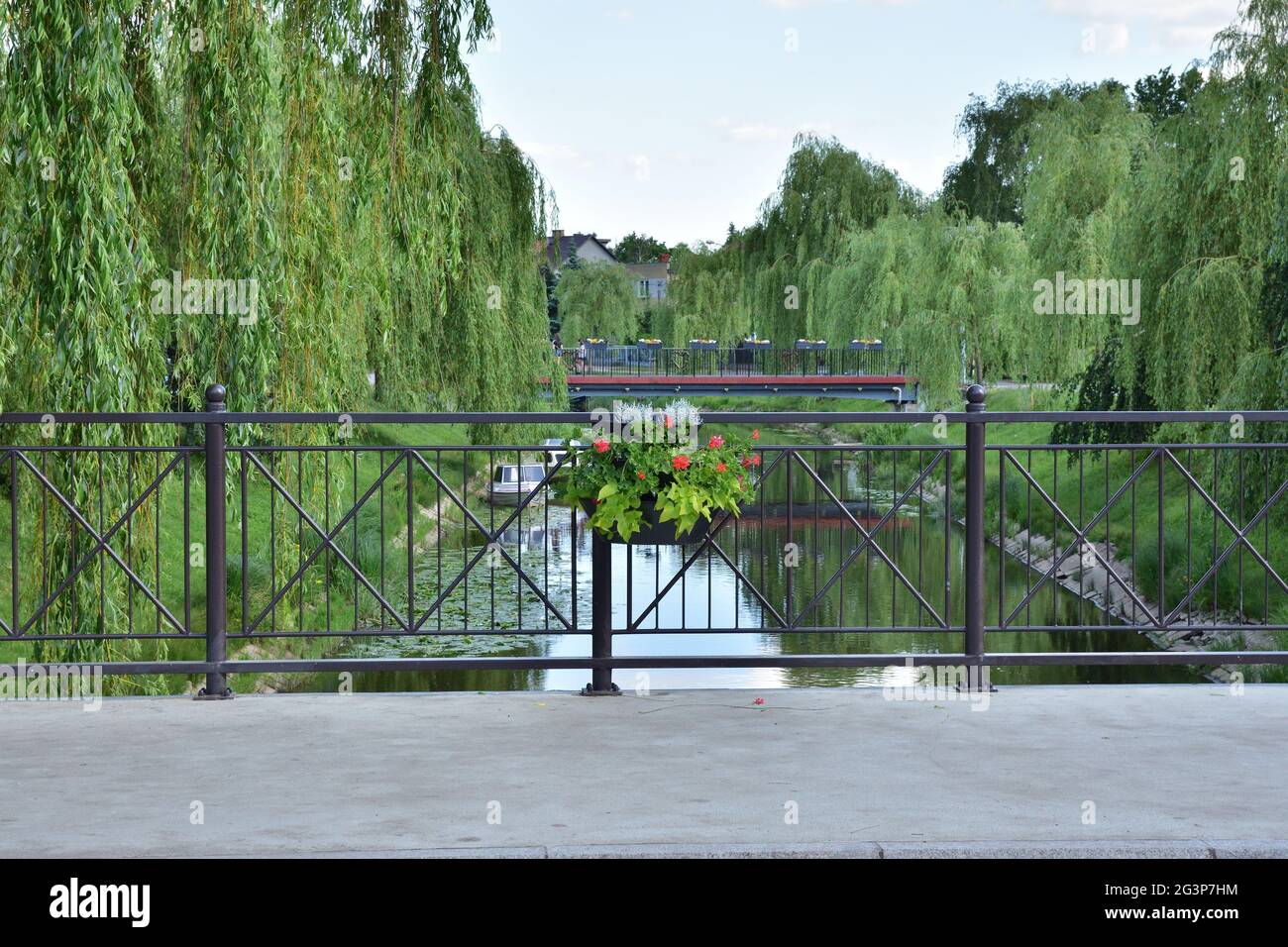 Small wooden bridge over canal hi-res stock photography and images - Alamy