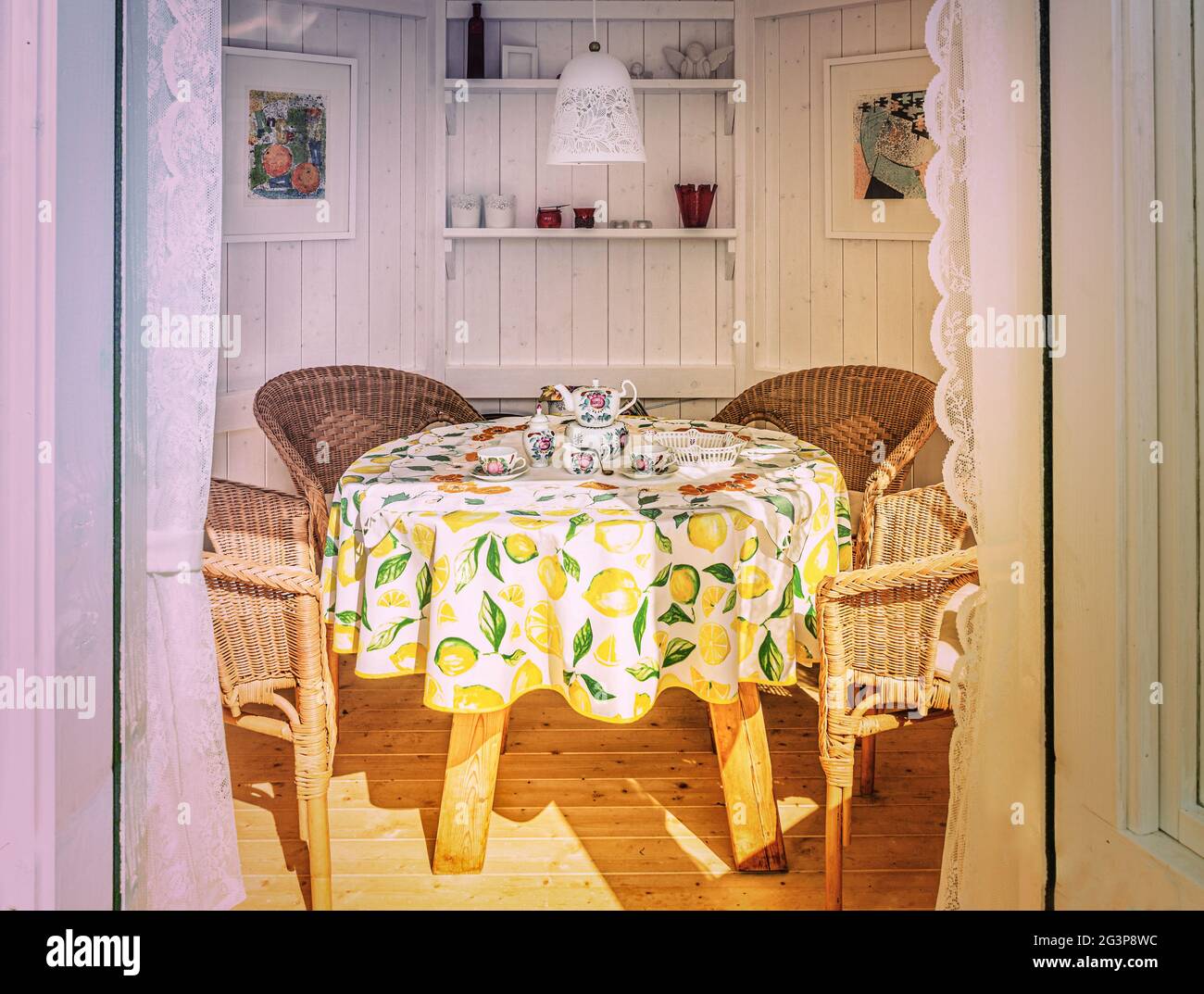 Tea pavilion hi-res stock photography and images - Alamy