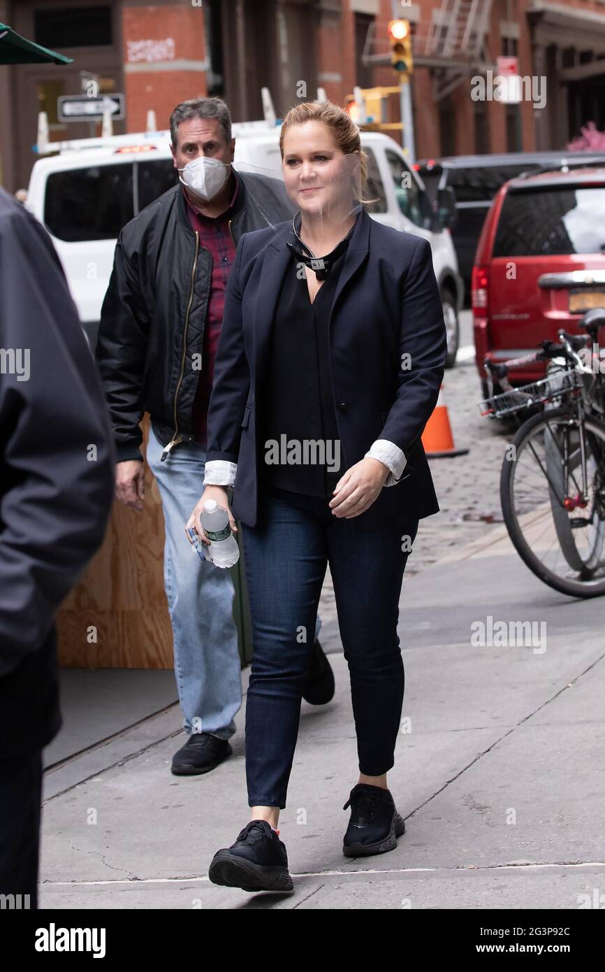 New York - NY - 20210510 - Amy Schumer On Set with 'Life and Beth' in NYC SohoNY - Amy Schumer ...