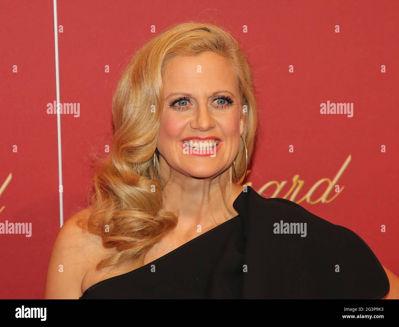 Tv Presenter Woman High Resolution Stock Photography and Images - Alamy