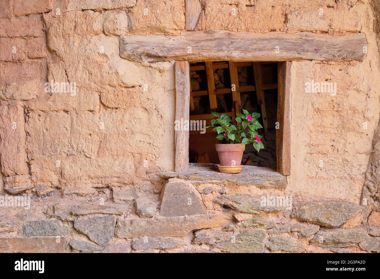 Sun dried brick house hi-res stock photography and images - Alamy