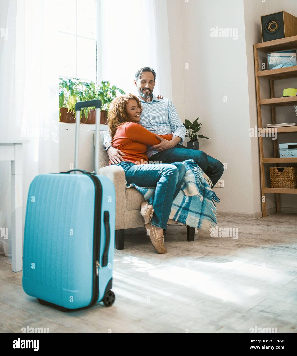 Man woman luggage leaving hi-res stock photography and images - Alamy