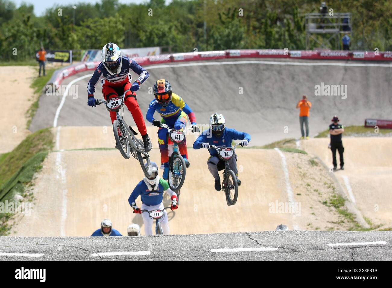 Jeremy SMITH of the United States (259) leads the pack in the UCI BMX ...