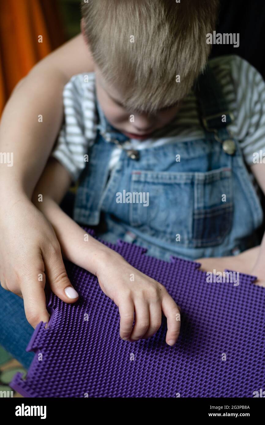 Sensory Play for Kids with Special Needs. Activities for kids with ...