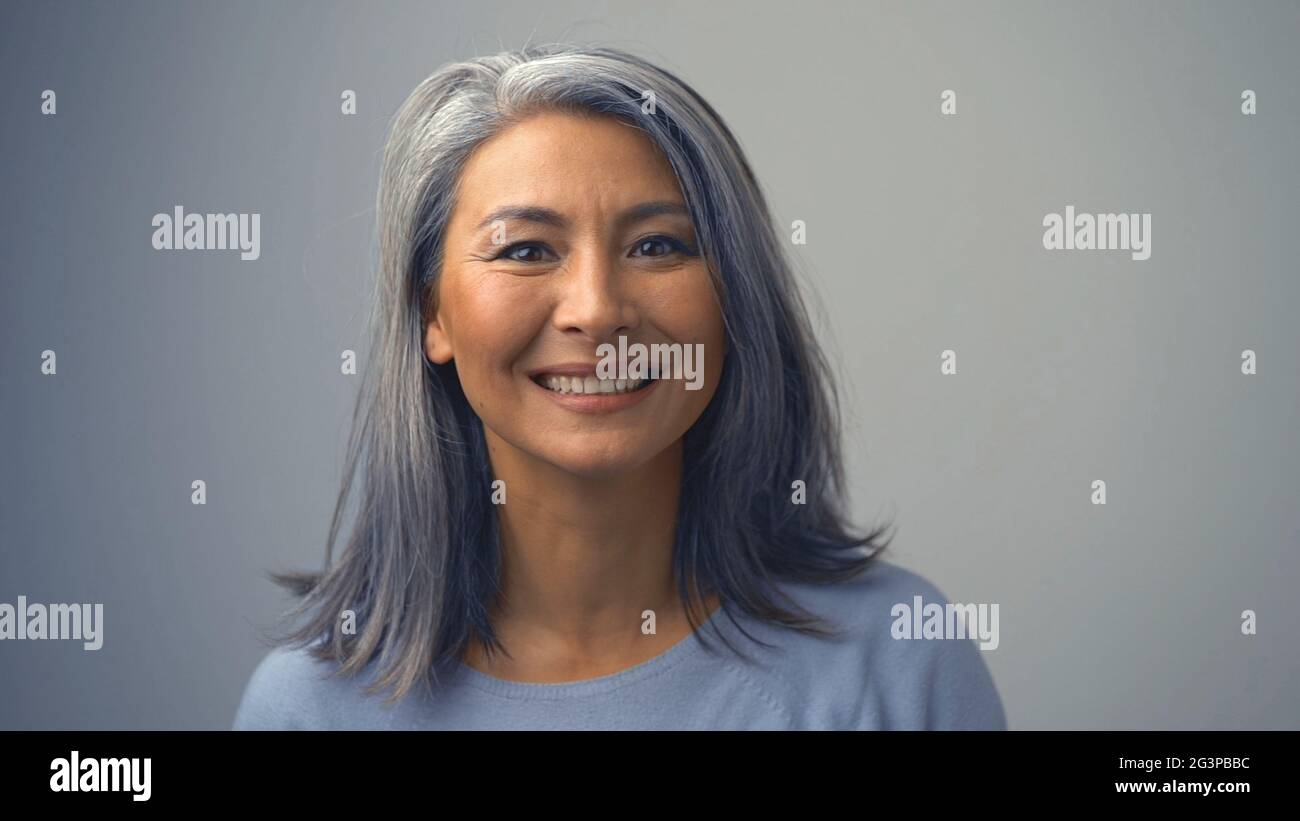 Woman posing cheerfully hi-res stock photography and images - Alamy