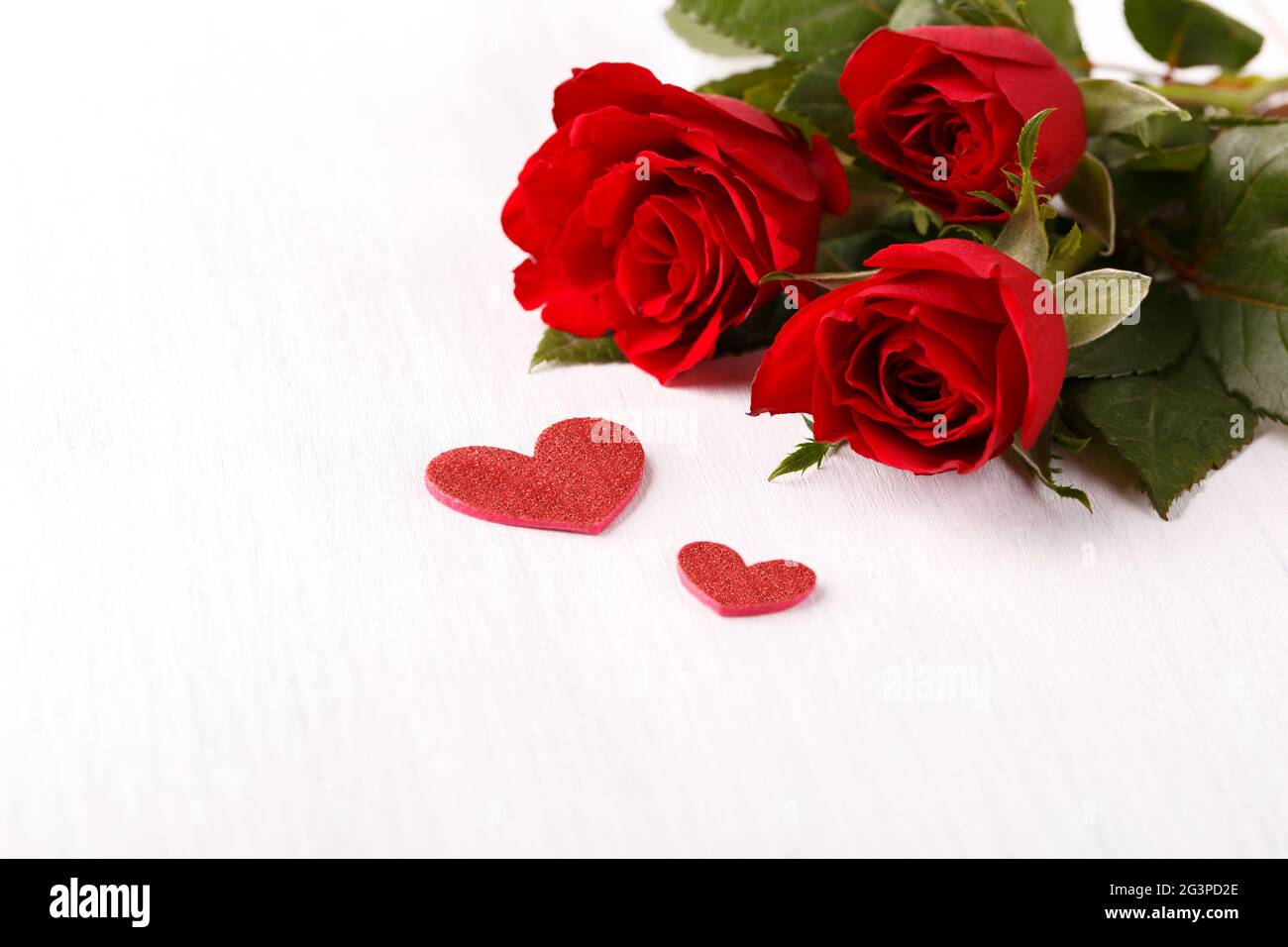 Red roses and hearts Stock Photo - Alamy