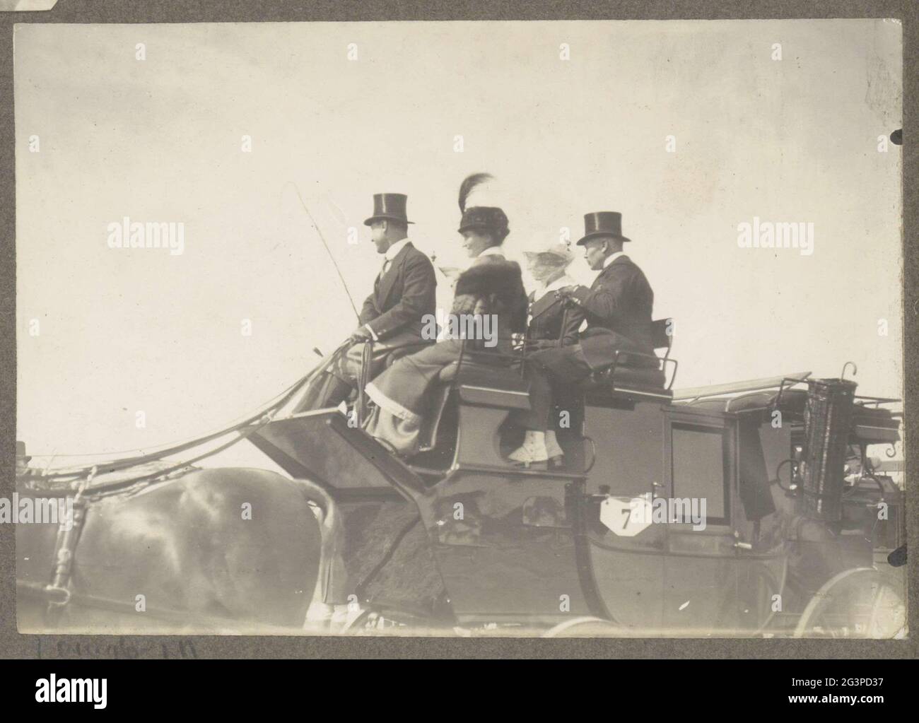 Equestrian scene on Royal Hunting Het Loo: Company sitting on a ...