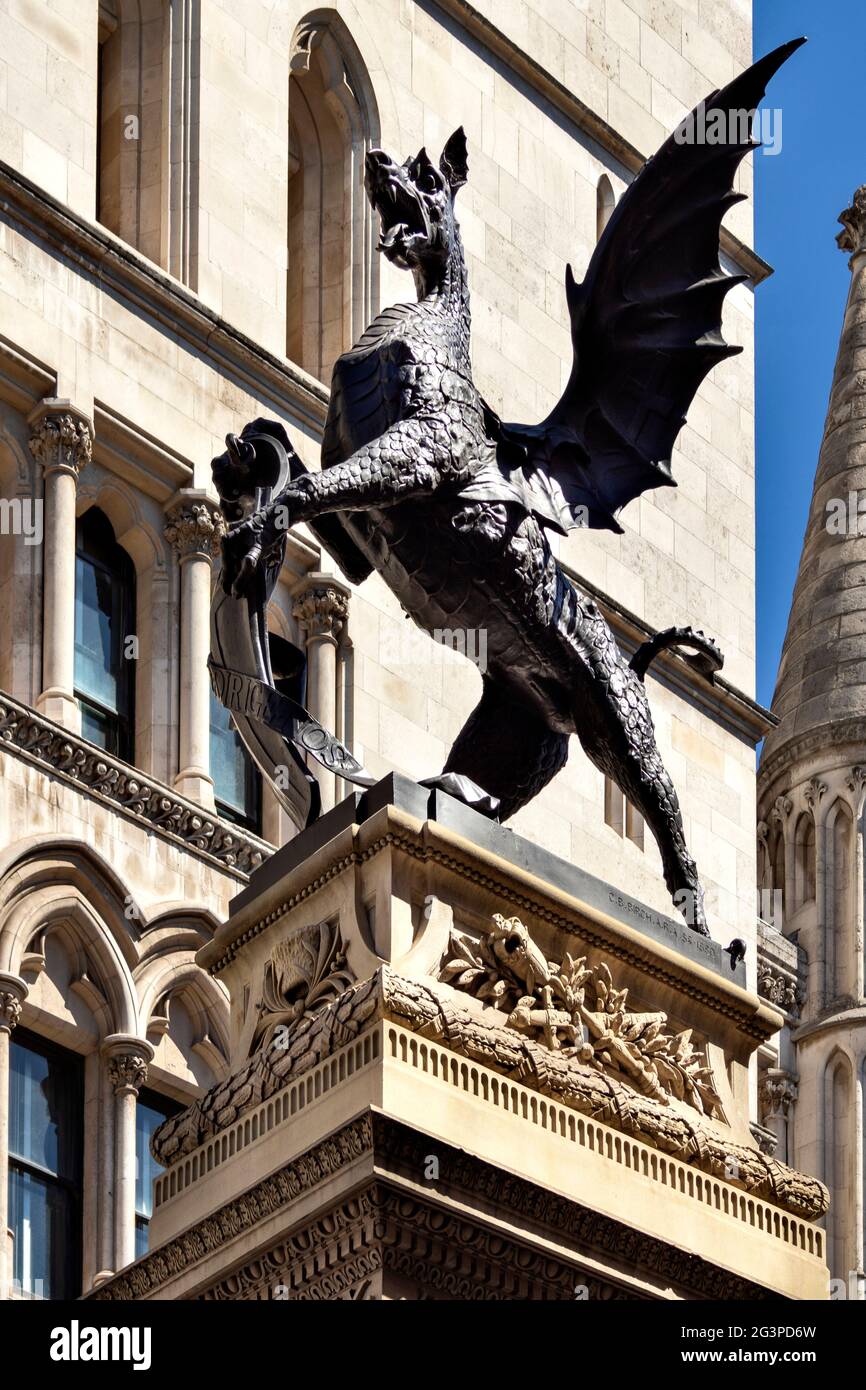LONDON ENGLAND THE DRAGON SCULPTURE ON THE TEMPLE BAR MEMORIAL THE ...
