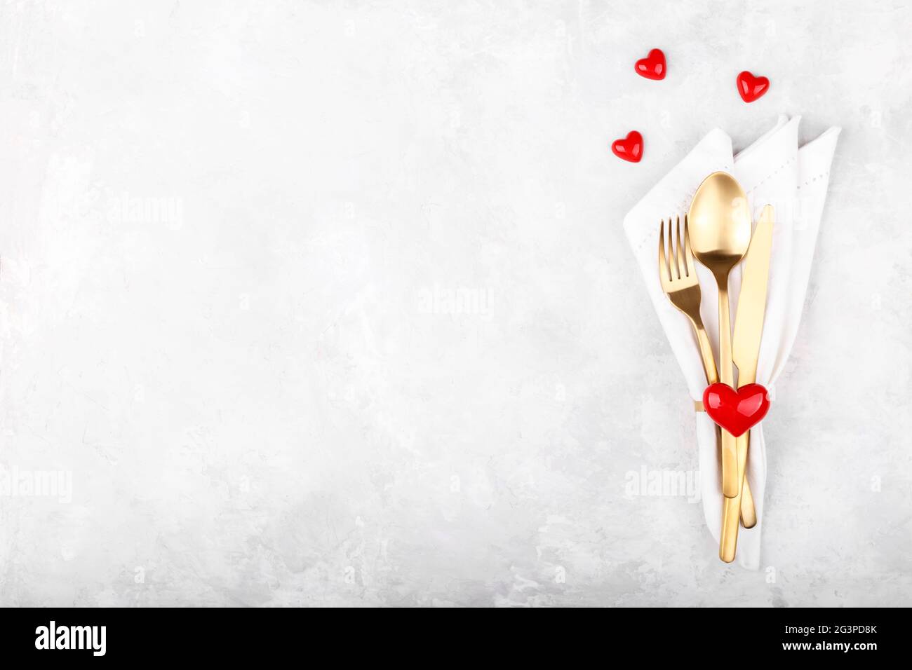 Romantic table setting Stock Photo - Alamy