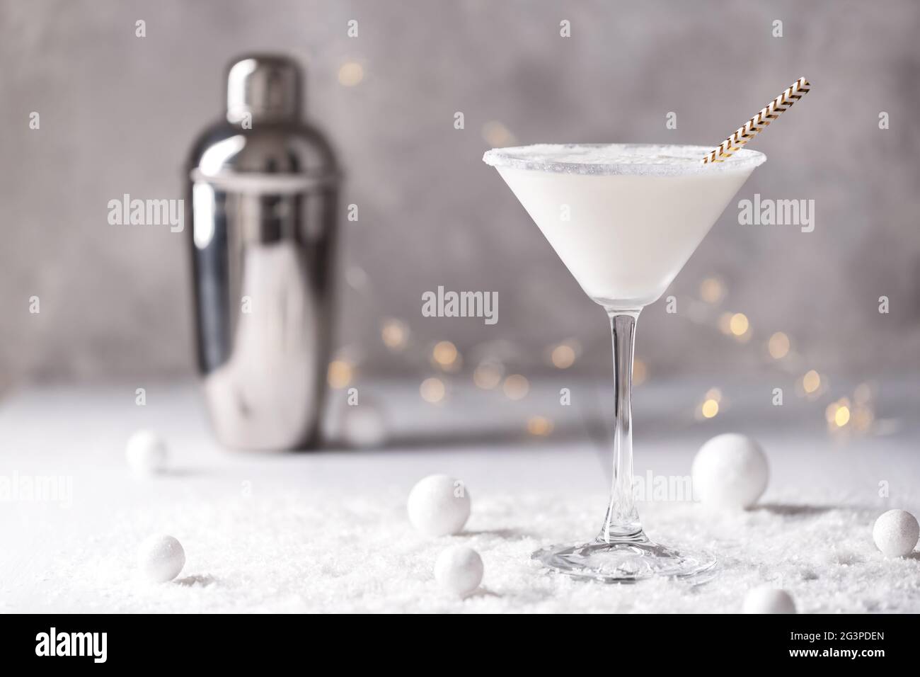 Milky cocktail glass hi-res stock photography and images - Alamy