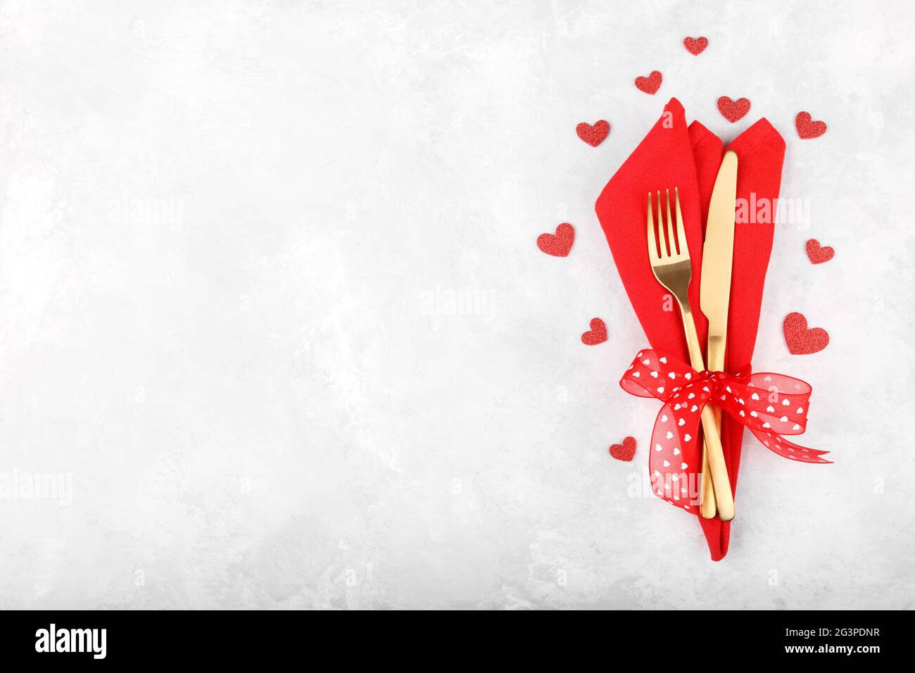 Romantic table setting heart hi-res stock photography and images - Alamy