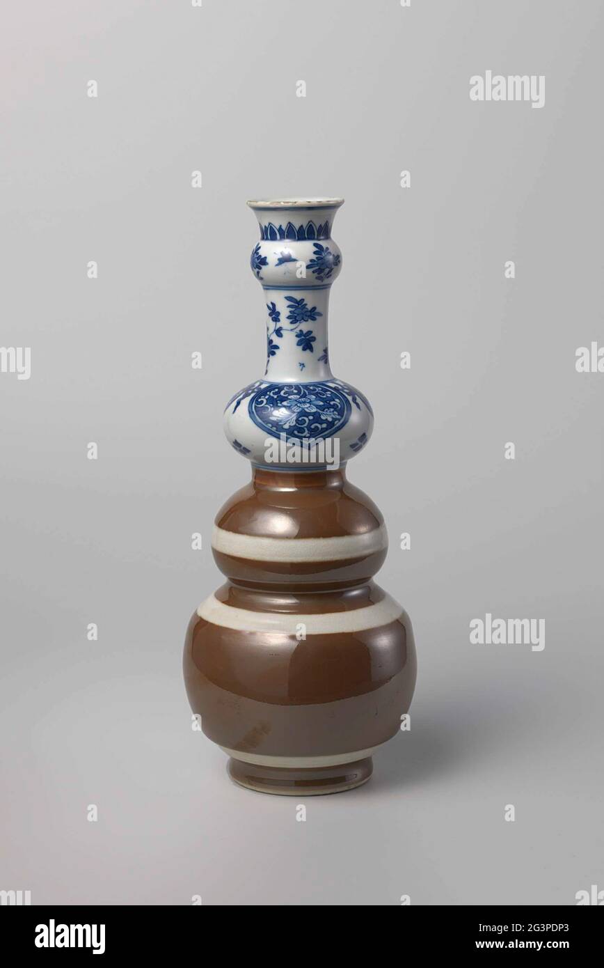 Triple gourd shaped bottle vase hi-res stock photography and images - Alamy