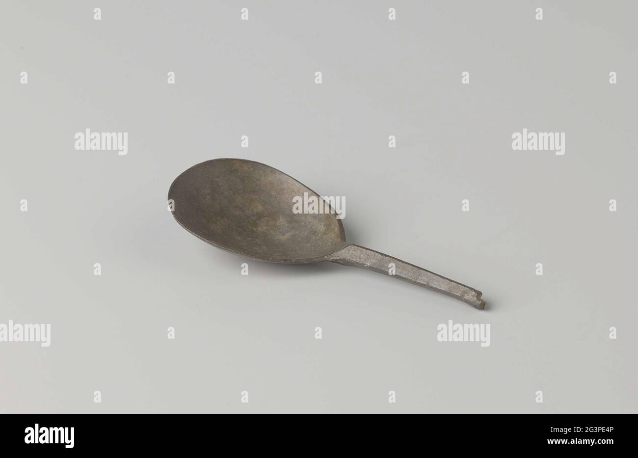 Spoon with oval container and straight stem with diamond-shaped ...