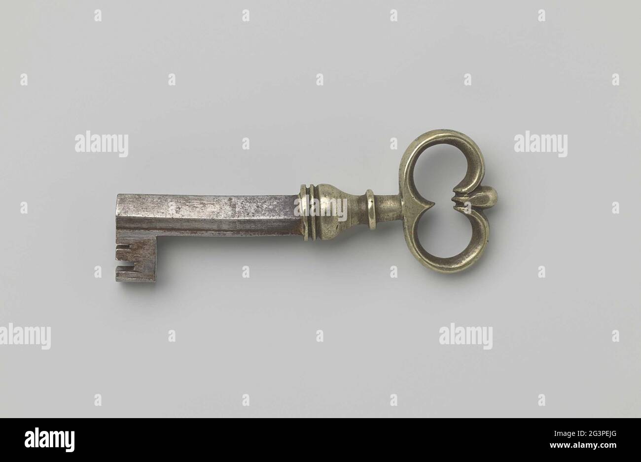 Pipe key. Pipe wrench with silver handle and key chest; Shaft and beard ...