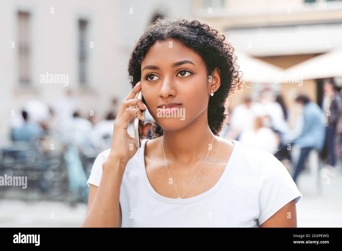 Black woman conversation hi-res stock photography and images - Alamy