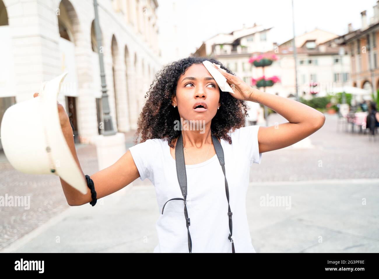 Hot weather city hi-res stock photography and images - Alamy