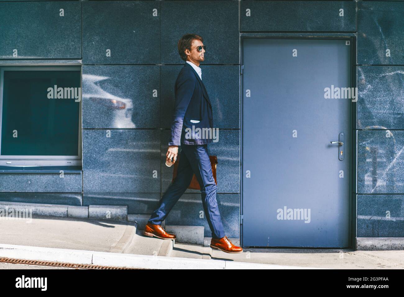 Work way hi-res stock photography and images - Alamy