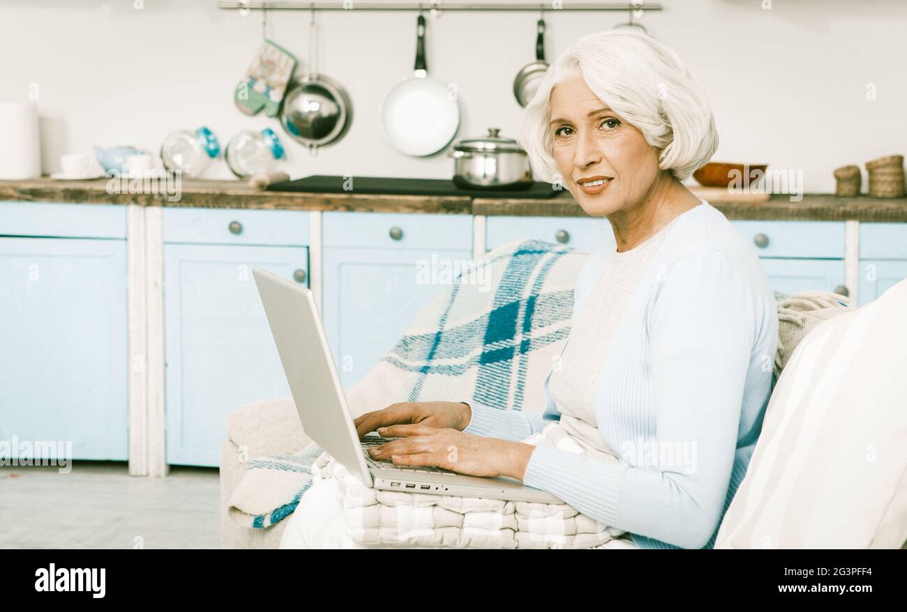 Modern grandma hi-res stock photography and images - Alamy