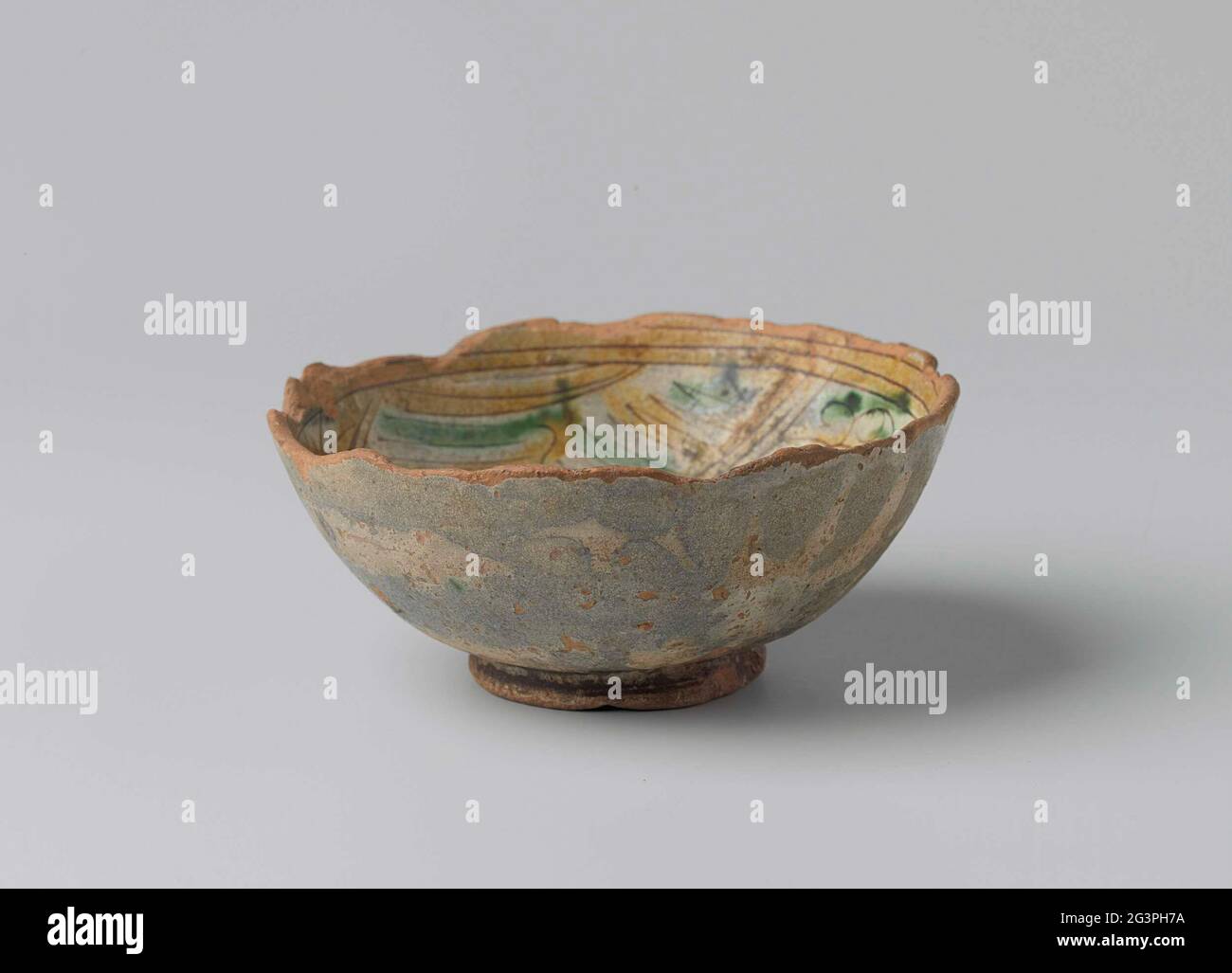 Come. Half spherical bowl of yellow and green painted plumbing pottery ...
