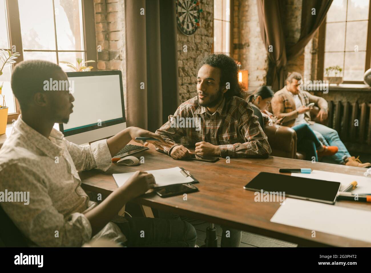 Office teamwork hi-res stock photography and images - Alamy