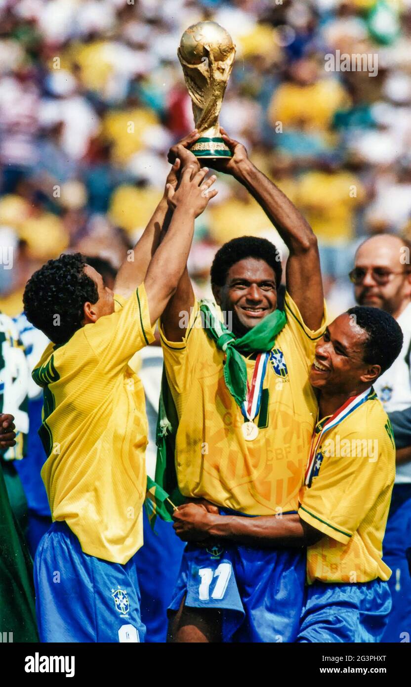 Zinho, Mazinho and Paulo Sergio with the 1994 World Cup Stock Photo - Alamy