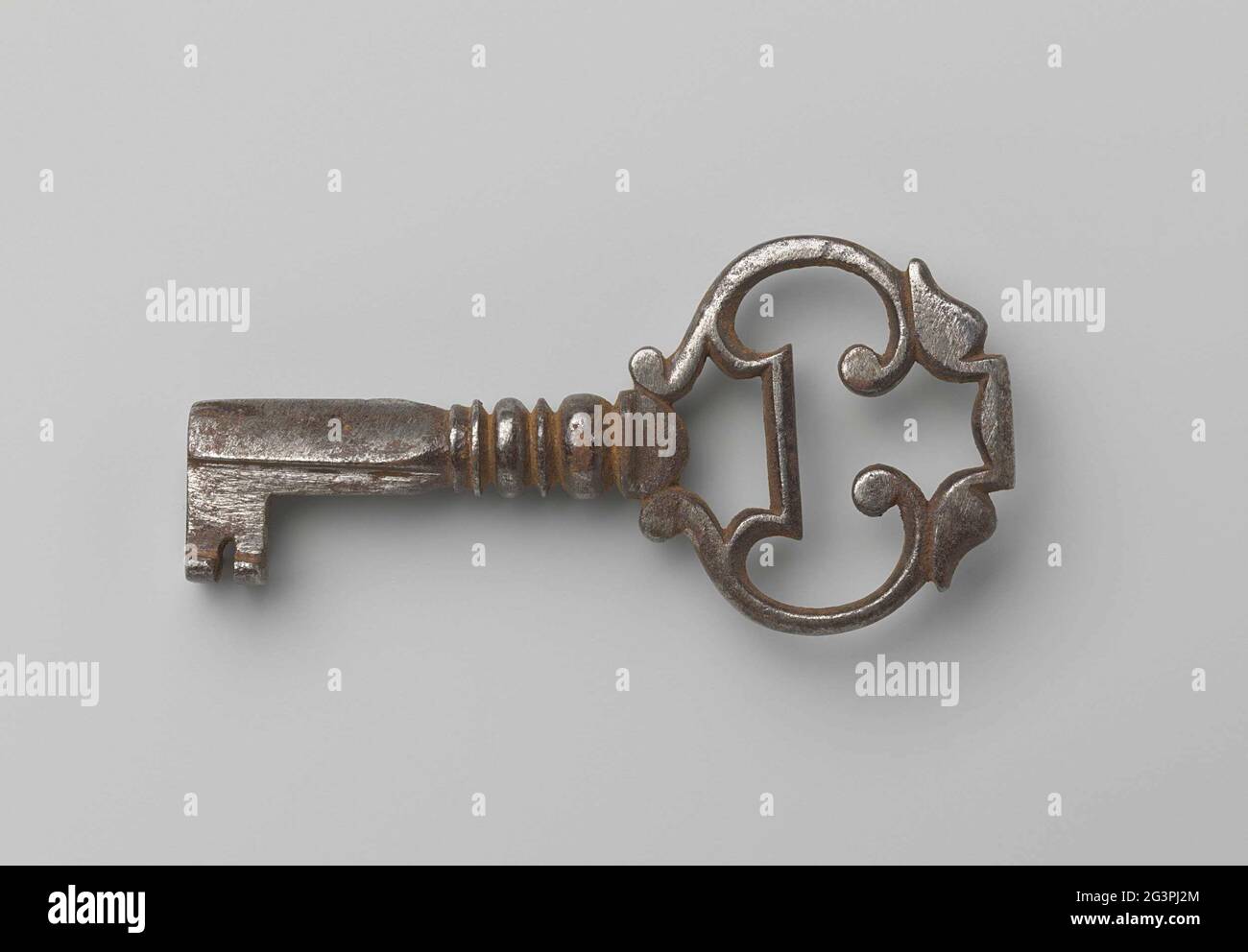 Key. Key whose handle consists of two mutually, by means of a rod and ...