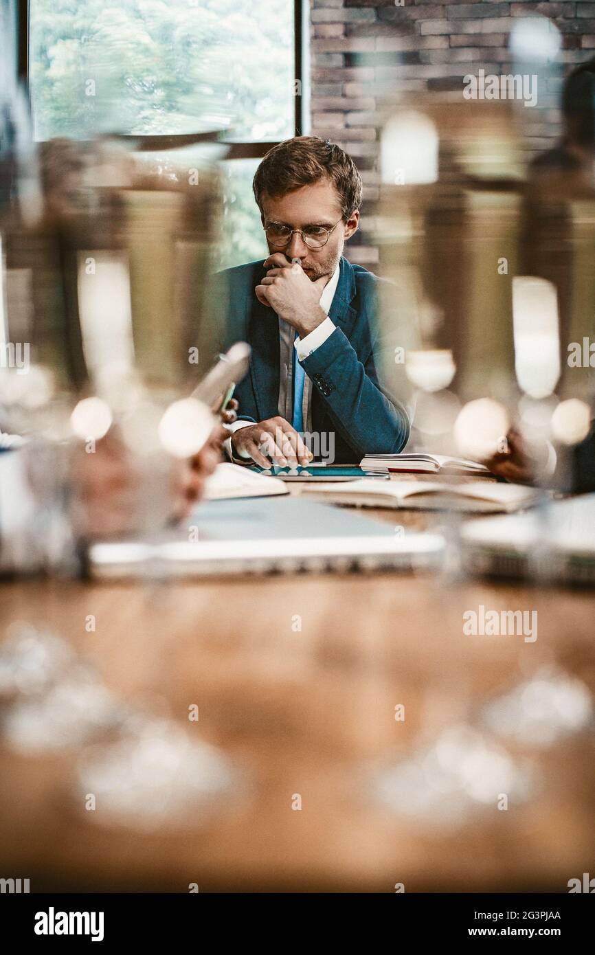 Man tablet concept industry businessman hi-res stock photography and ...