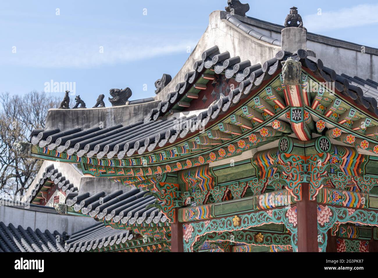 Changdeok gung palace architecture Stock Photo - Alamy