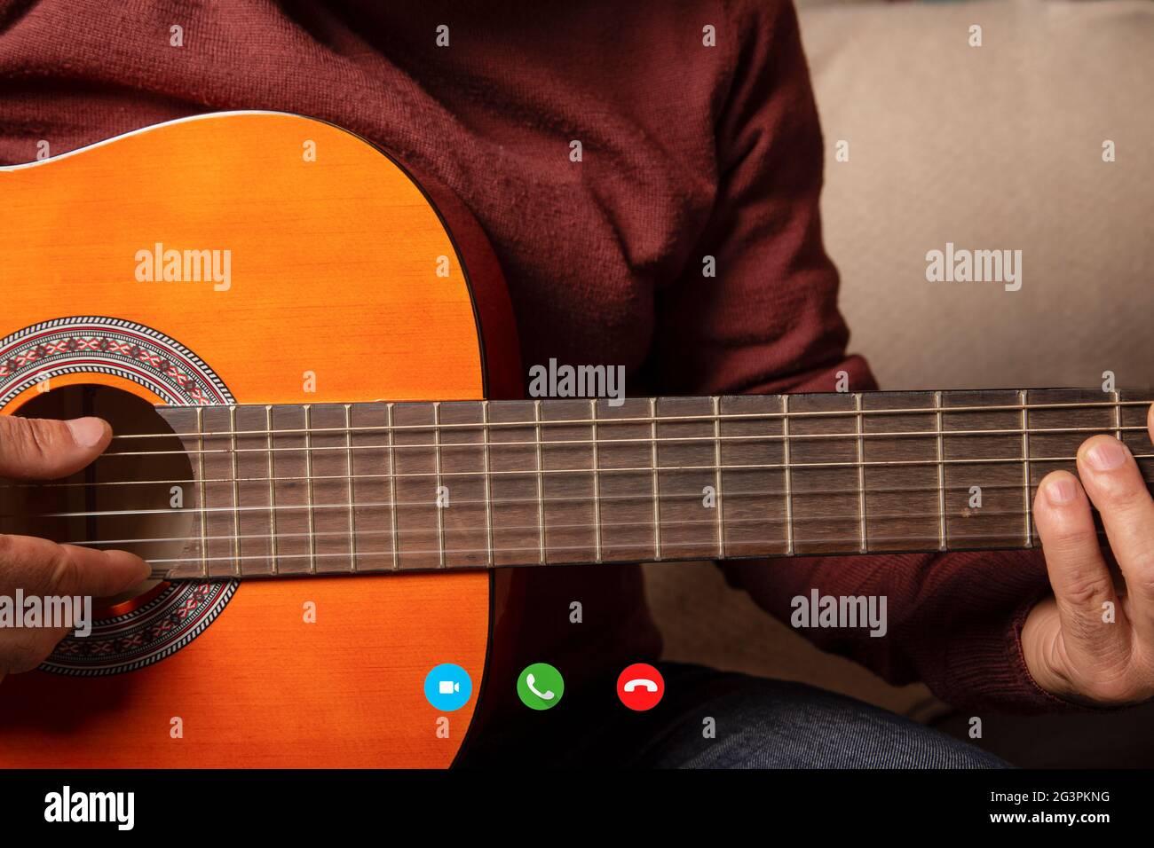 Online guitar class hi-res stock photography and images - Alamy