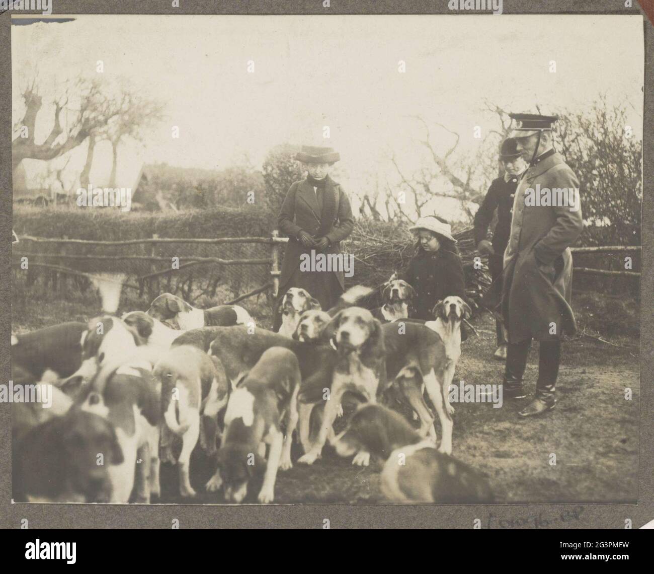 Equestrian scene on Koninklijke Houtvestij Het Loo: Company including ...