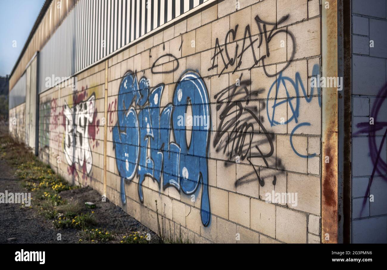 Graffiti at the old workshop Stock Photo - Alamy