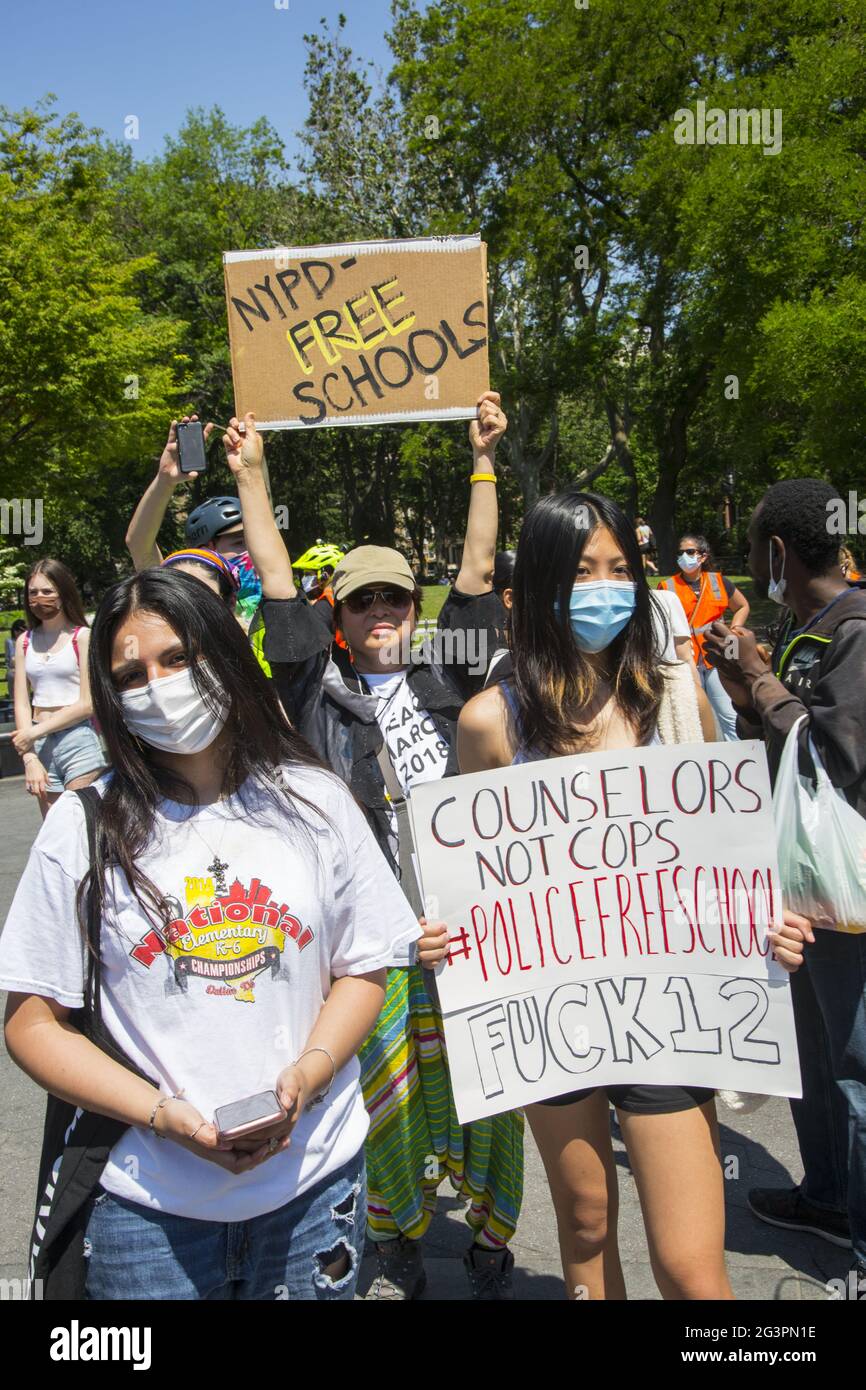 Nypd school hi-res stock photography and images - Alamy