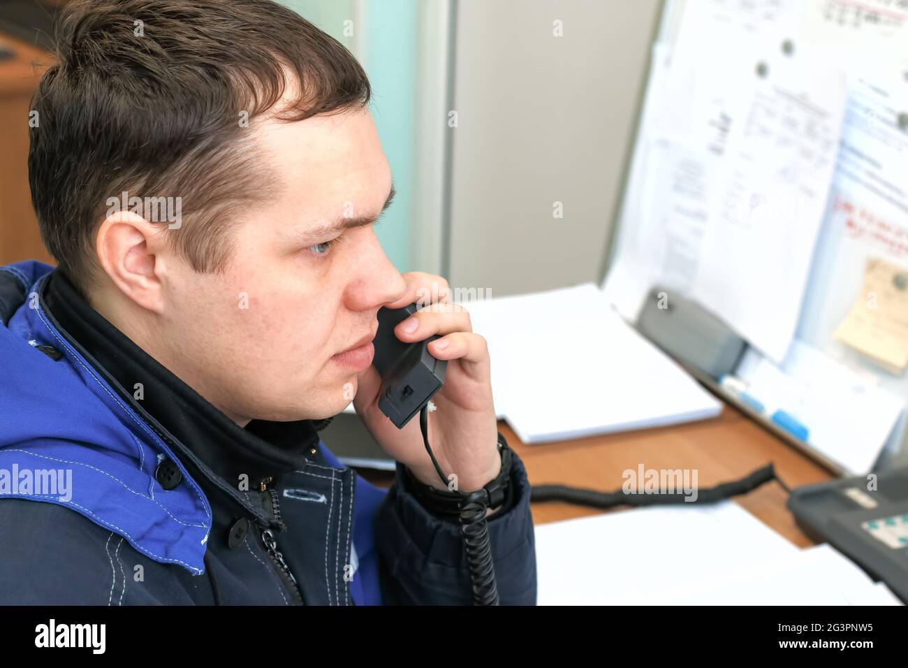 Engineer makes phone call hi-res stock photography and images - Alamy