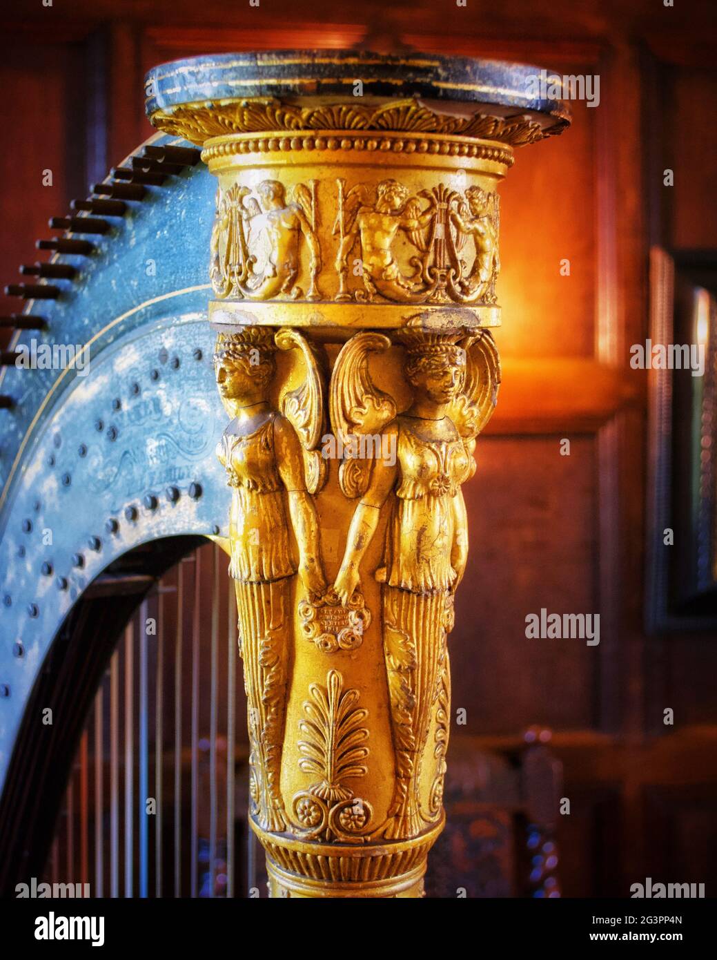Ancient harp hi-res stock photography and images - Alamy