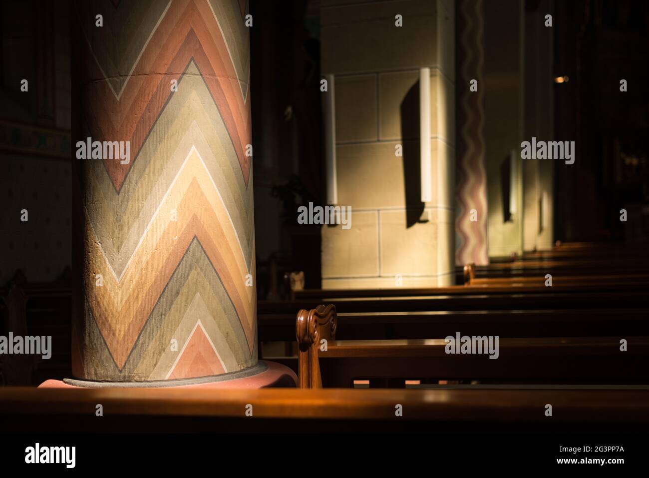 Inside empty church hi-res stock photography and images - Alamy