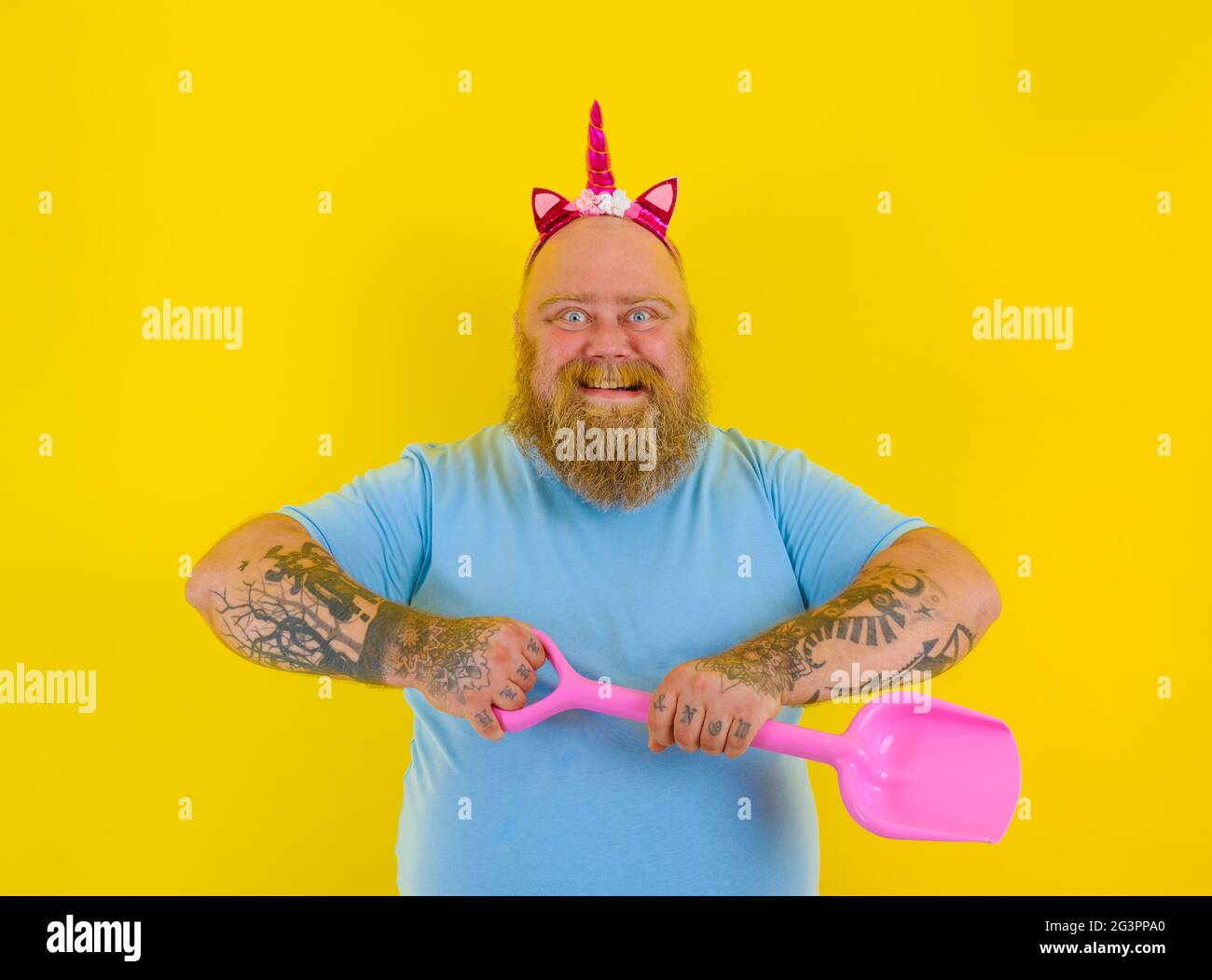 fat man with headband play with sea paddle Stock Photo - Alamy