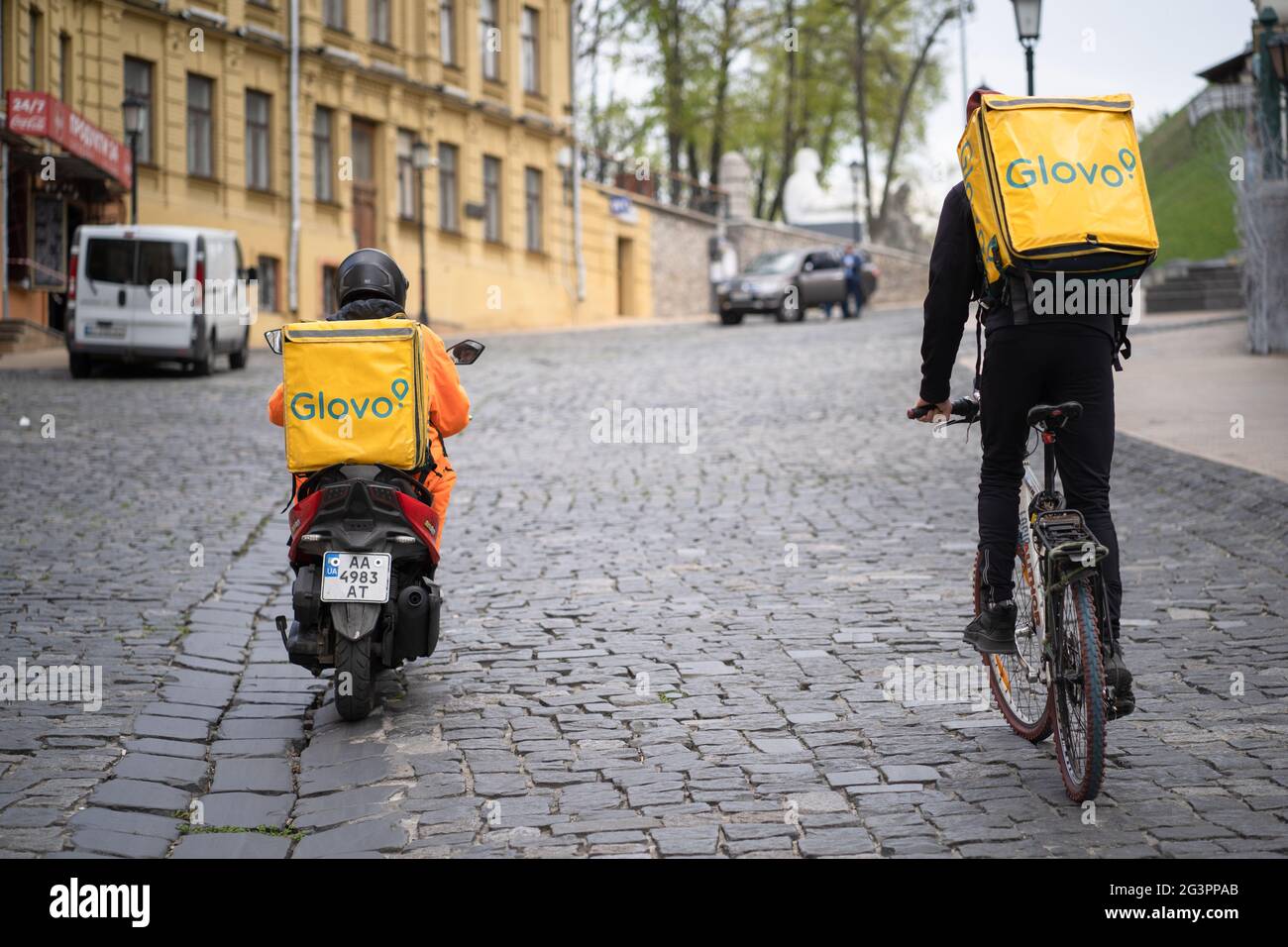 Delivery men hi-res stock photography and images - Alamy