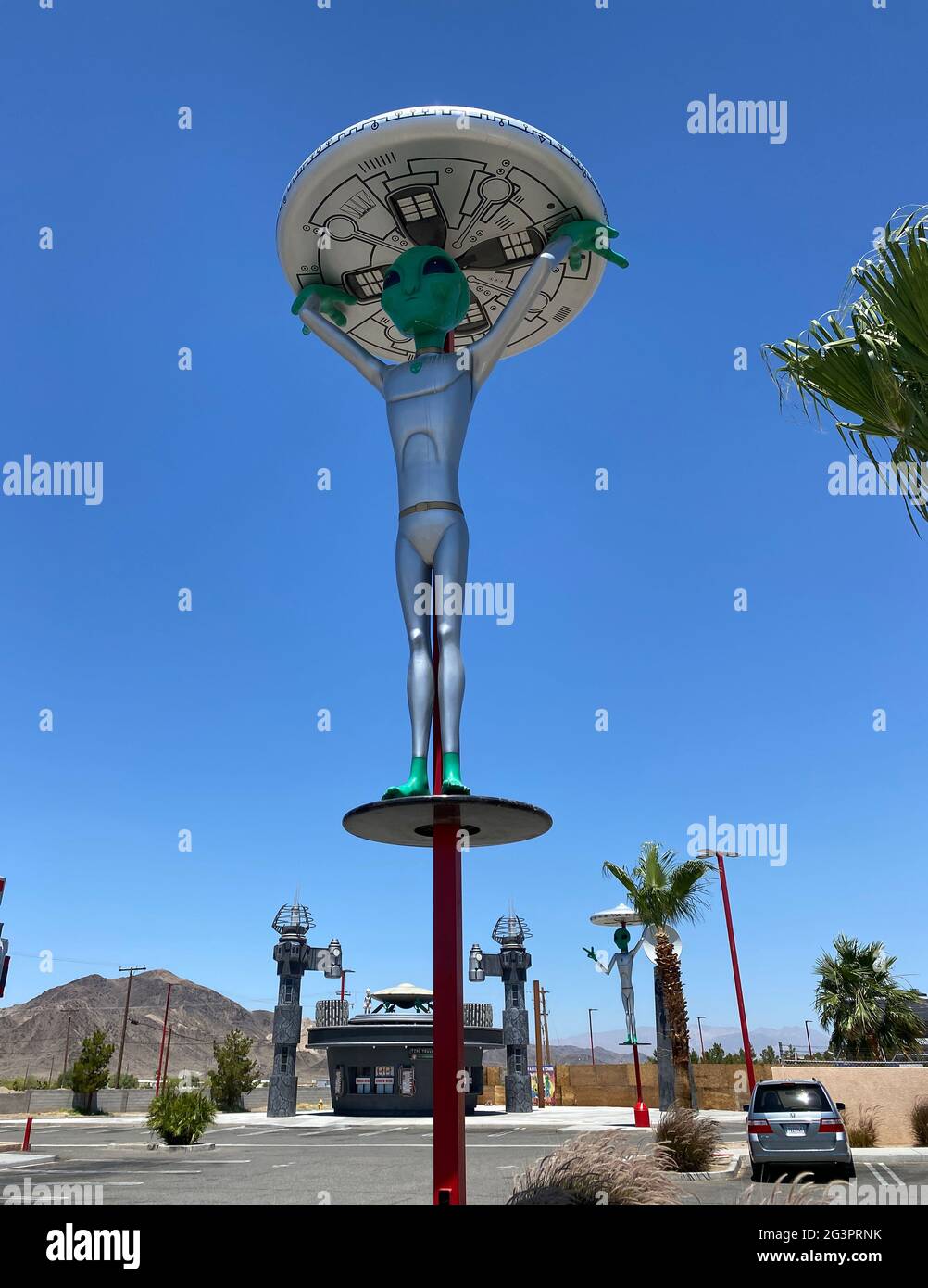 Alien parking sign hi-res stock photography and images - Alamy