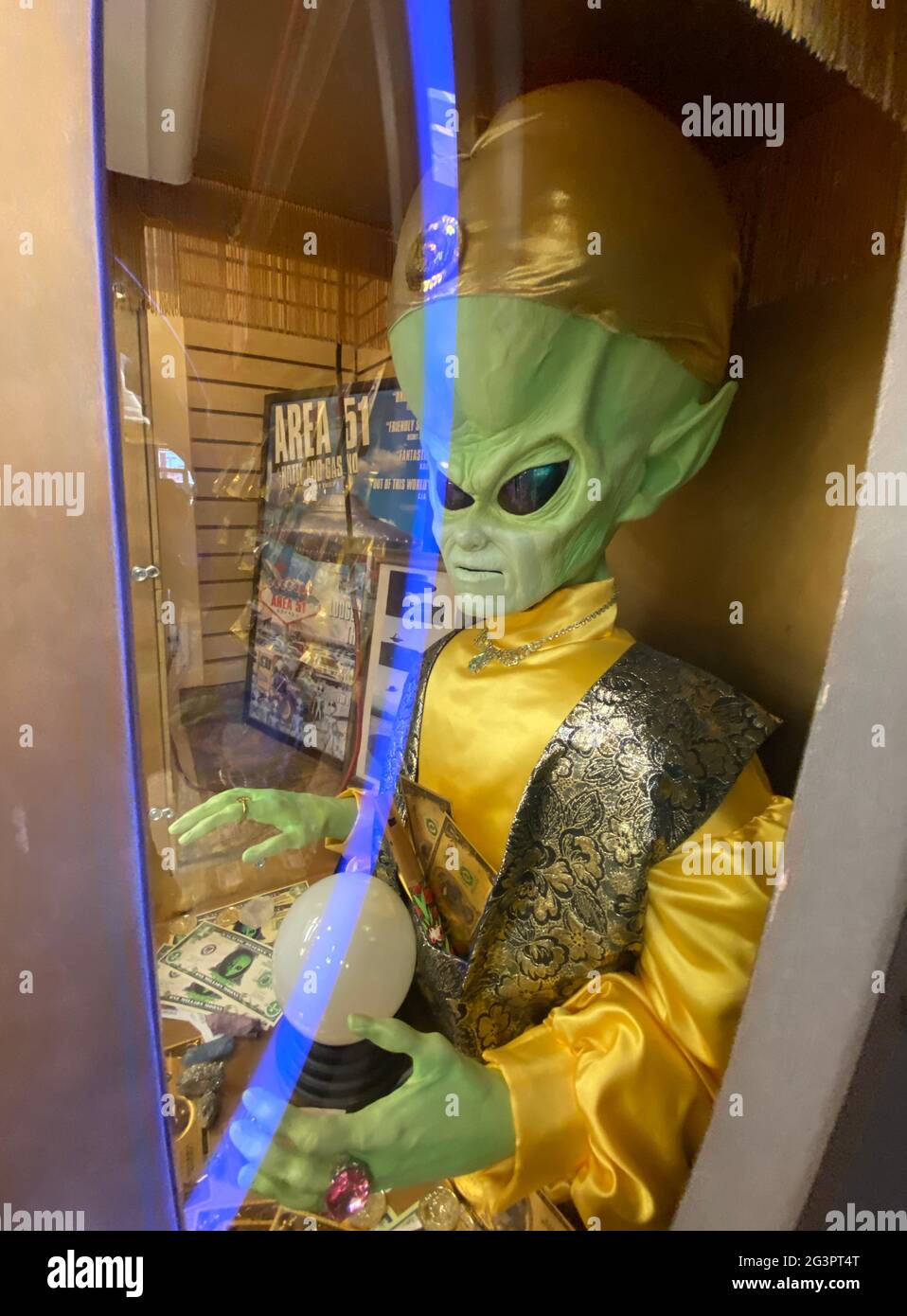 Alien parking sign hi-res stock photography and images - Alamy