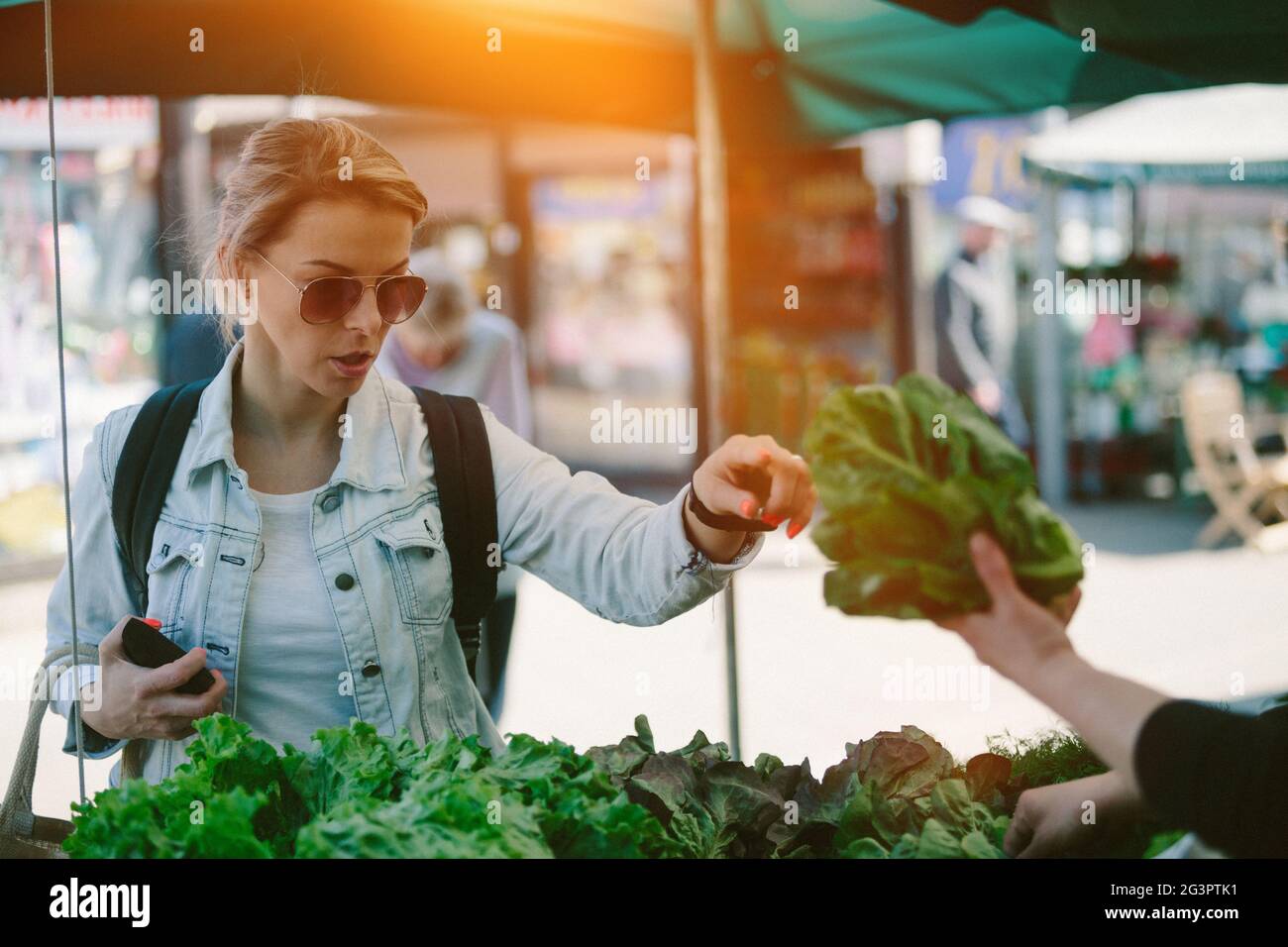 Shopping at Farmers' market Stock Photo - Alamy