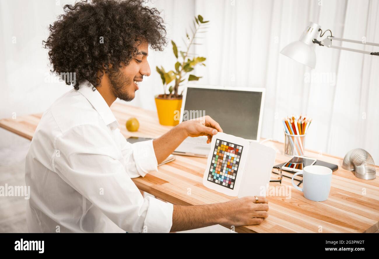 Work checker hi-res stock photography and images - Alamy