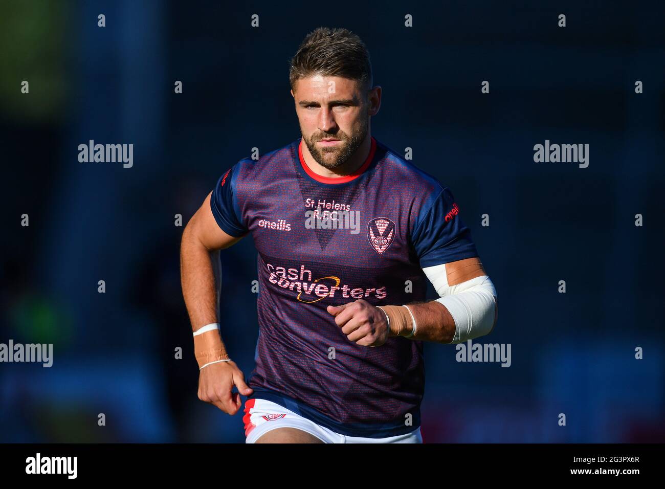Tommy Makinson (2) of St Helens during pre match warm up Stock Photo ...
